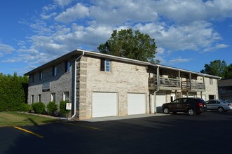 Pinewood Park Villas Rentals - Howard, WI | Apartments.com