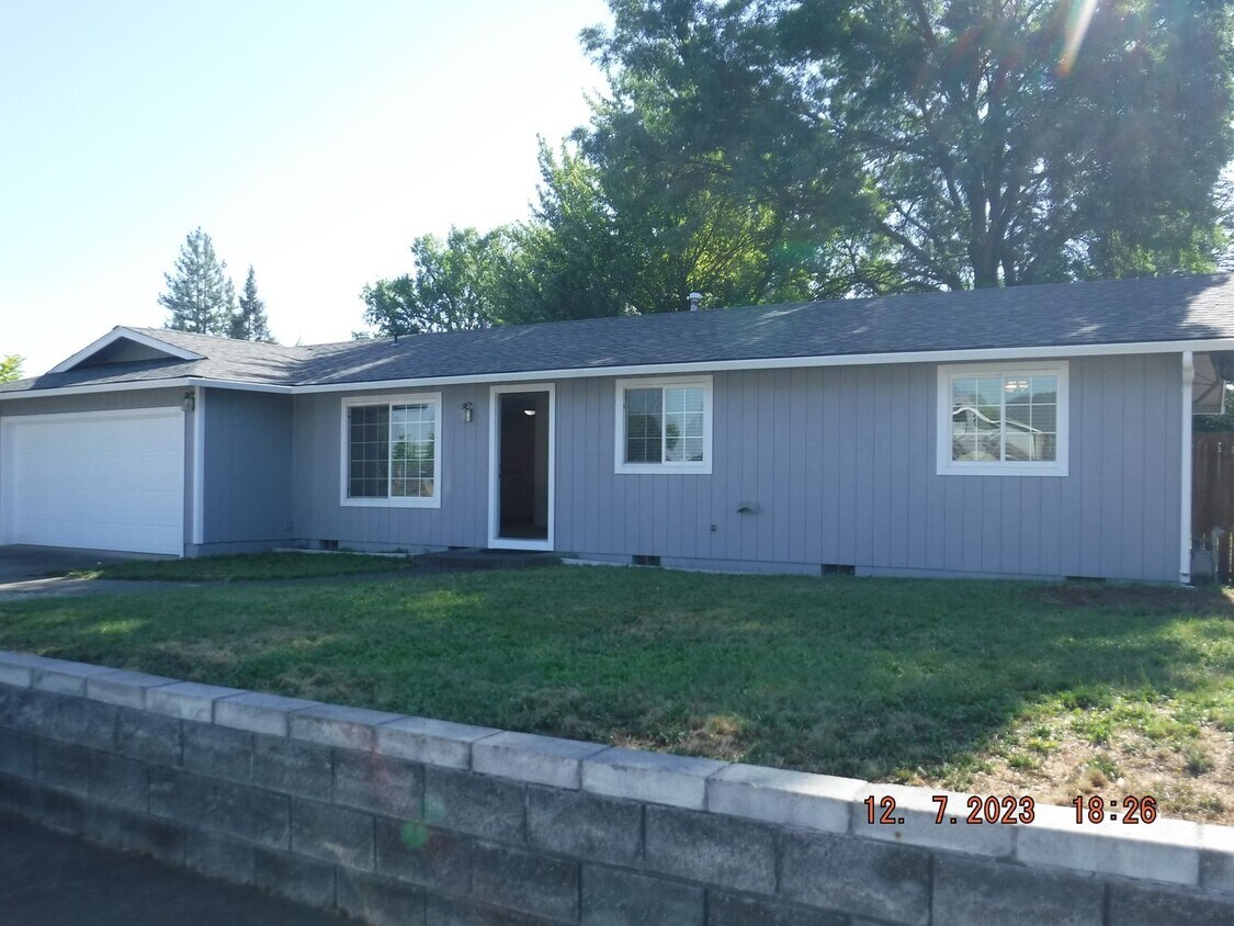 607 Farnsworth Dr, Central Point, OR 97502 - House Rental in Central ...