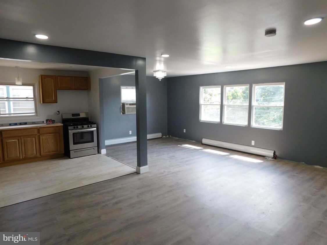 39 Stecher St Unit 2, Newark, NJ 07112 - Room for Rent in Newark, NJ ...