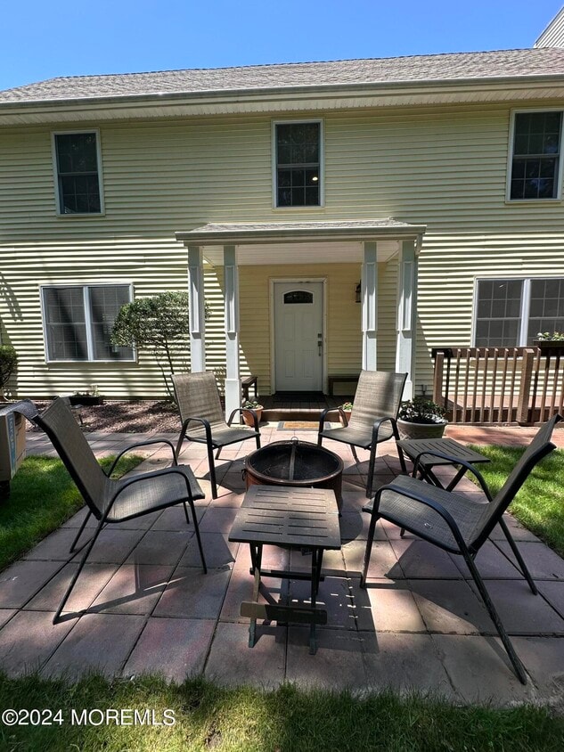 44 Fieldcrest Way, Hazlet, NJ 07730 - House Rental in Hazlet, NJ ...