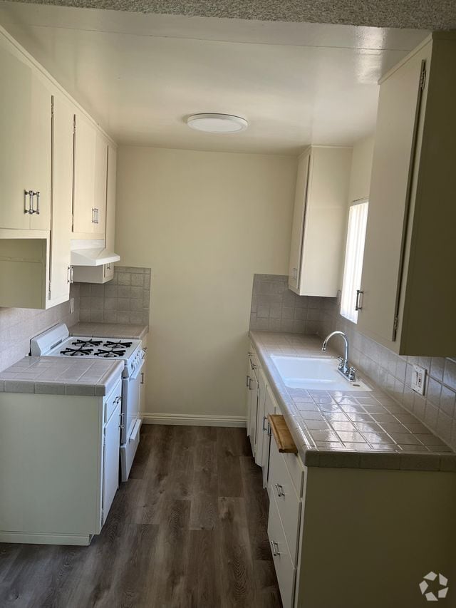 2 Bedroom Low Income Apartments for Rent under $2,500 in Burbank CA
