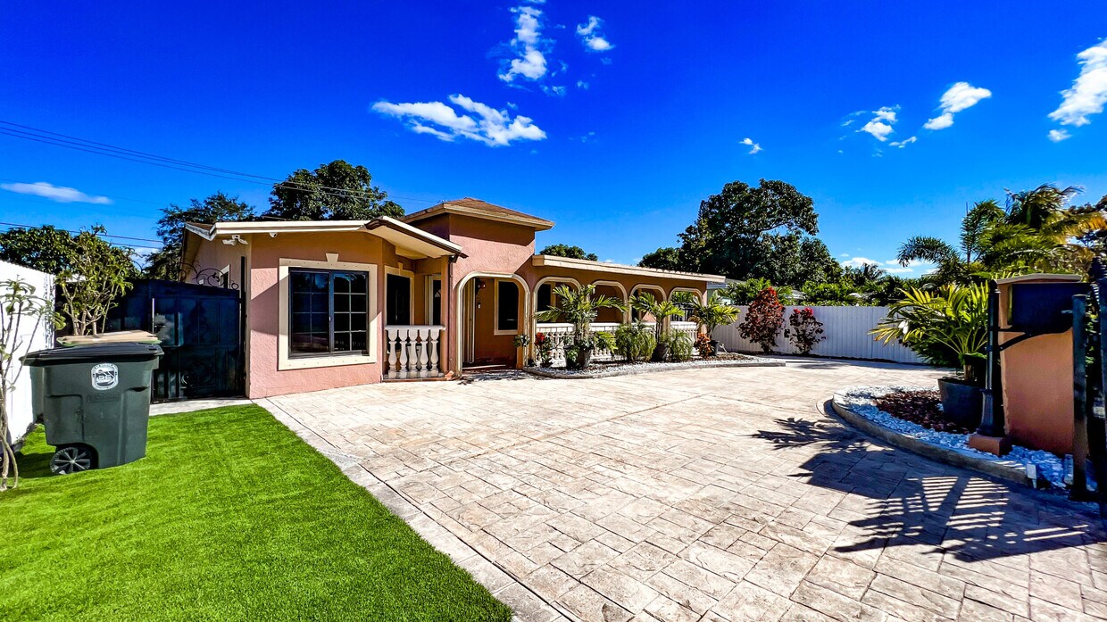 12255 NW Miami Ct, North Miami, FL 33168 - House Rental in North Miami ...