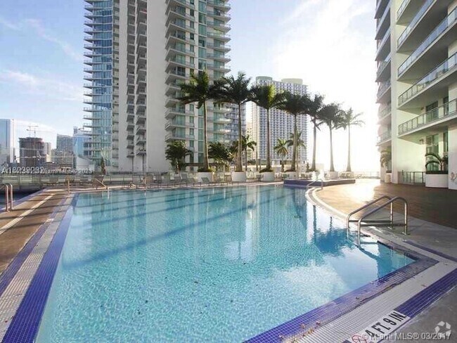 Downtown Miami Historic District Apartments for Rent with Wheelchair Access - Miami, FL - 6 ...