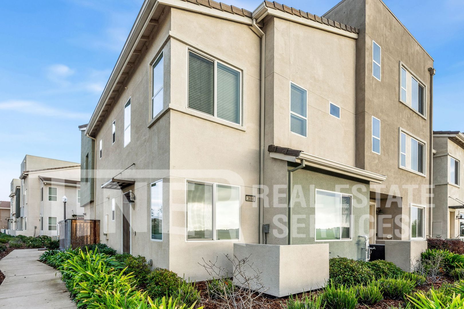 3698 E Commerce Way, Sacramento, CA 95834 - House Rental in Sacramento ...