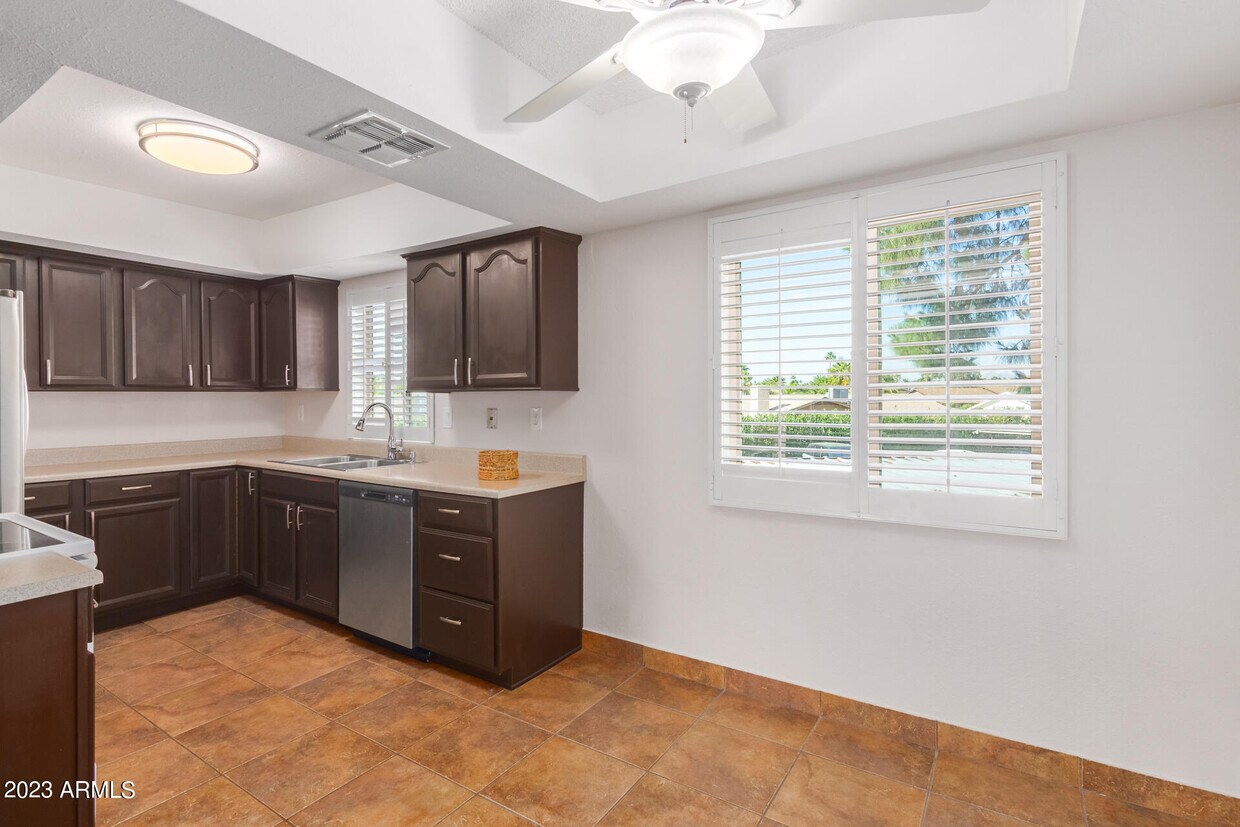 4444 E Paradise Village Pkwy N Unit 217, Phoenix, AZ 85032 - Room for ...