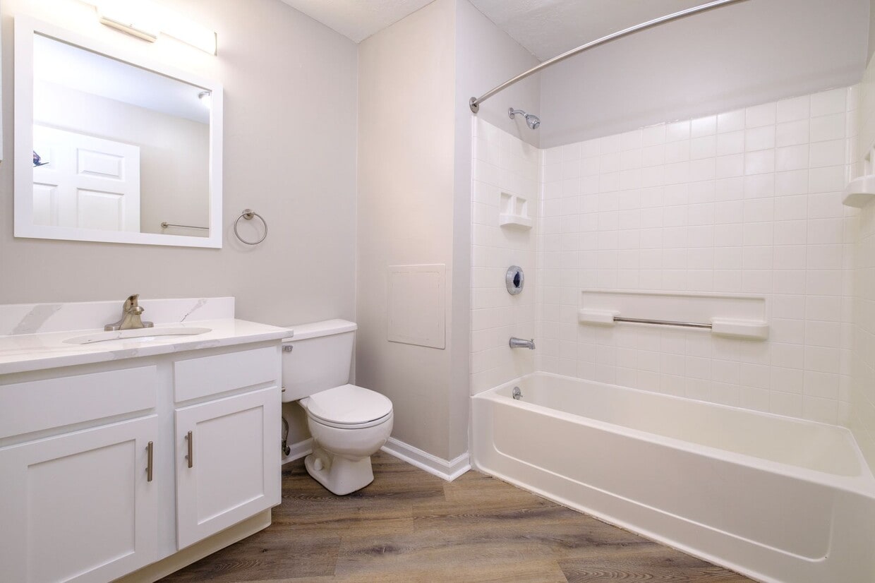 The Residence at Christopher Wren Apartments - 1390 Christopher Wren Dr ...
