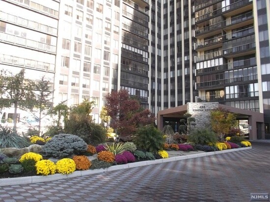 300 Winston Dr, Cliffside Park, NJ 07010 - Condo for Rent in Cliffside ...