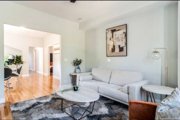 East Garfield Park Apartments for Rent with a Walk-In Closet - Chicago ...