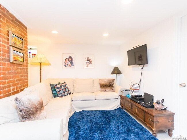 446 W 259th St Unit 1, The Bronx, NY 10471 - Room for Rent in The Bronx ...