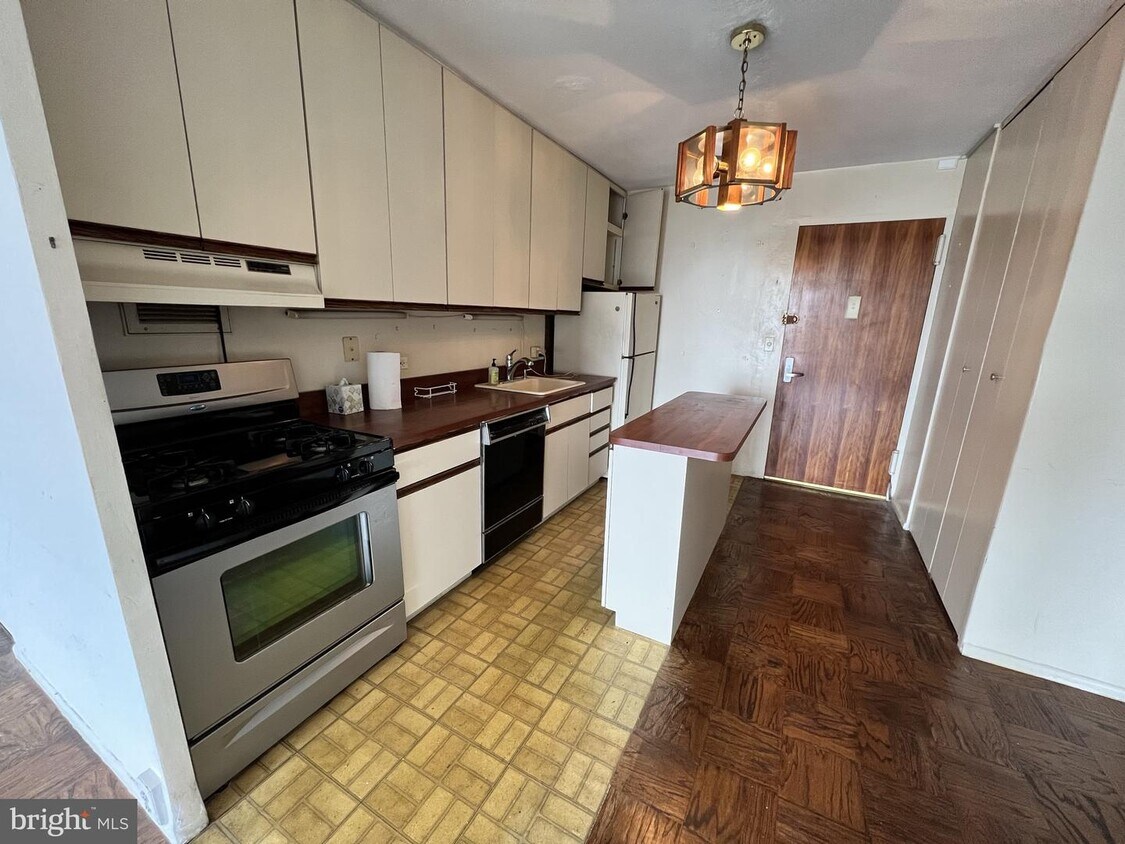 210 Locust St Unit 24FW, Philadelphia, PA 19106 - Room for Rent in ...