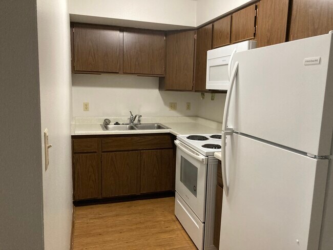 5020 W Cold Spring Rd, Greenfield, WI 53220 - Condo for Rent in ...