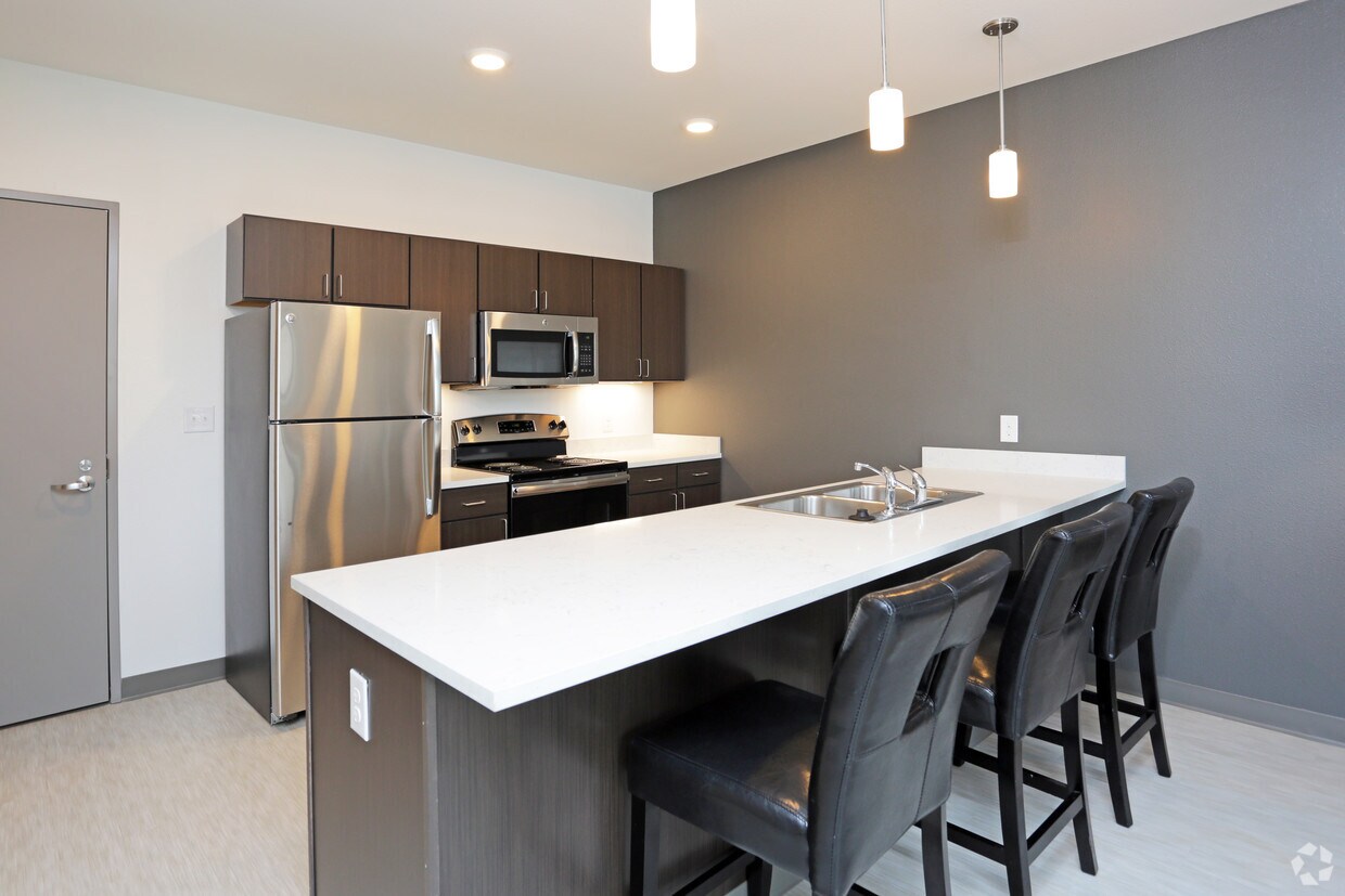 Jackson Crossing Apartments - 100-150 E Jackson Ave Des Moines, IA ...