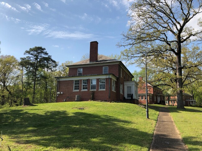 Apartments for Rent with Garages in Fairview, GA