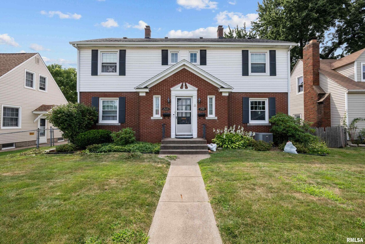 2518 30th St, Rock Island, IL 61201 - Townhome Rentals in Rock Island ...