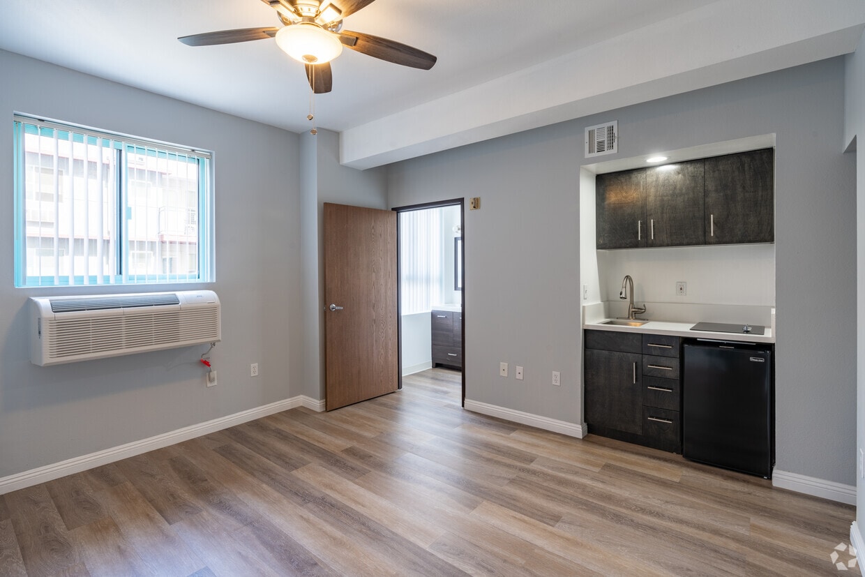Commodore Regency Apartments - 685 S Lucas Ave Los Angeles, CA 90017 ...