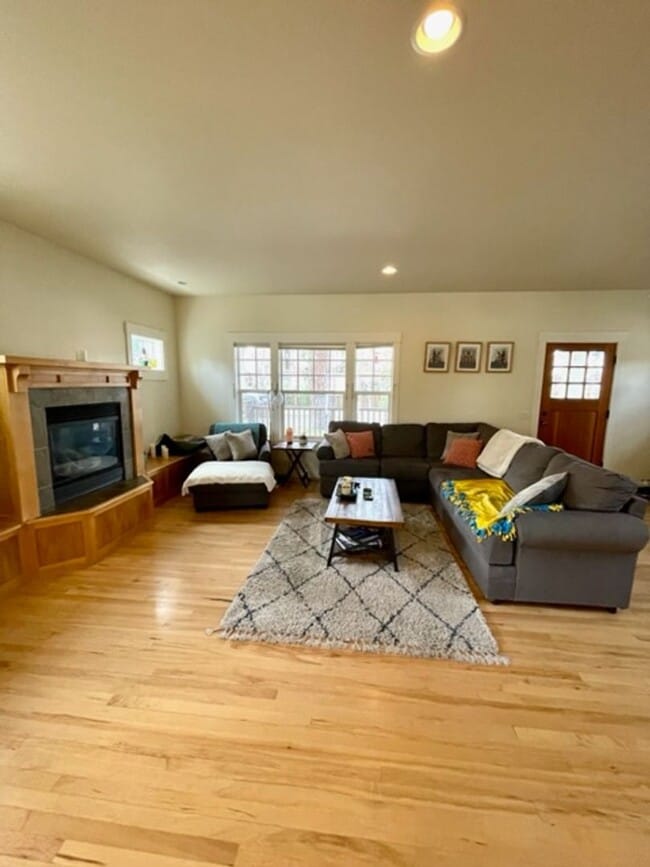 1690 N W Lepage Pl Unit #1, Bend, OR 97703 - Room for Rent in Bend, OR ...
