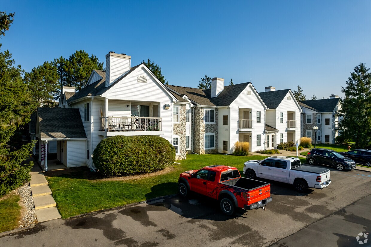 Village Club Apartments Of Farmington Hills