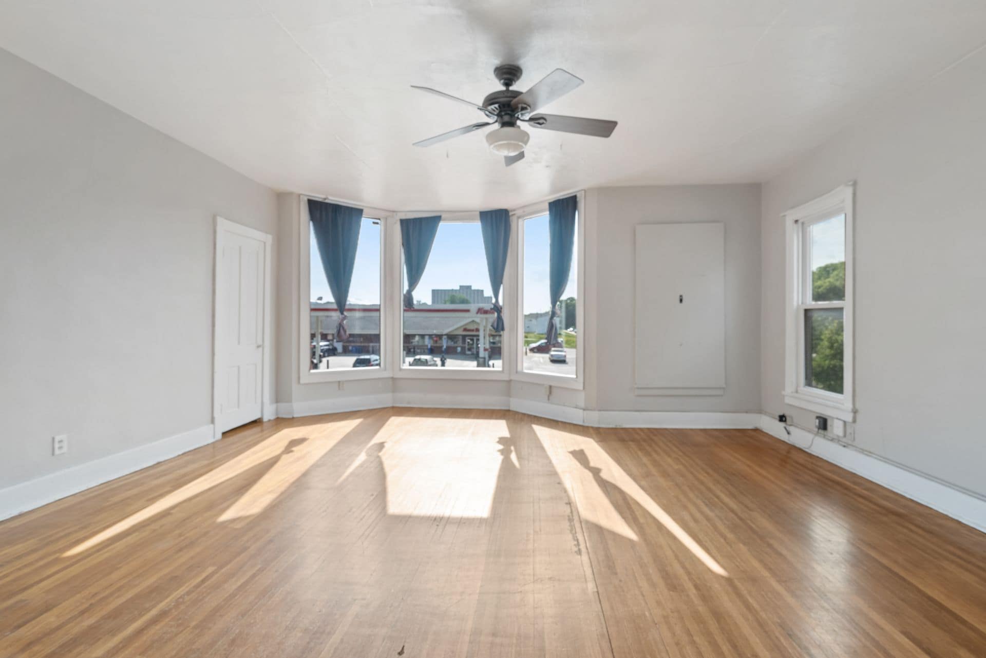 2020 College St Unit 2020 1/2, Cedar Falls, IA 50613 - Room for Rent in Cedar Falls, IA ...