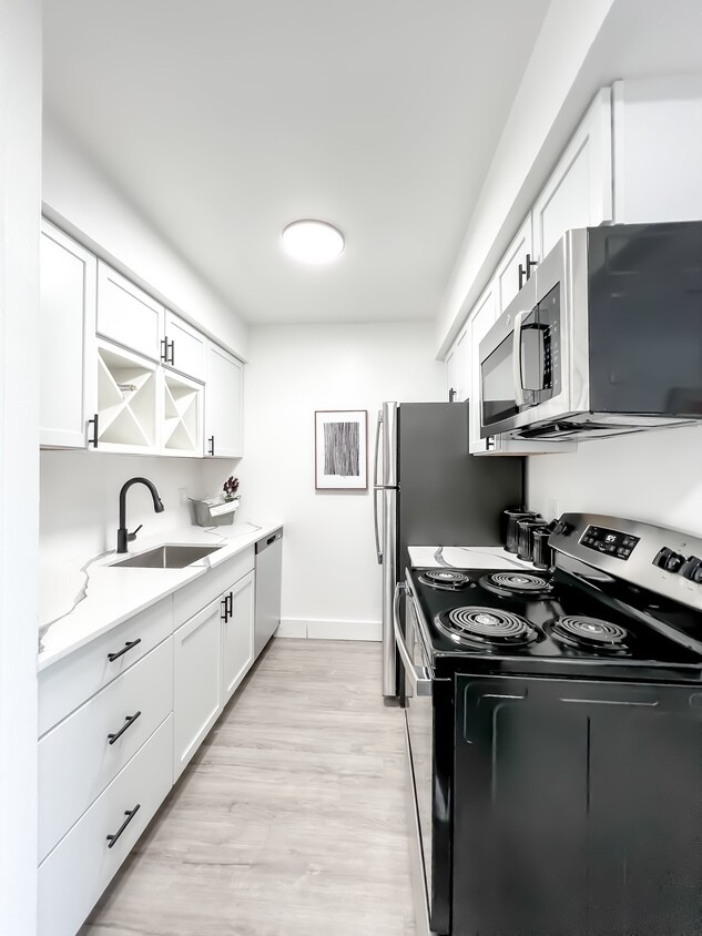 Park On Canal Apartments - Clinton Twp, MI - 42480 Green Valley Dr ...