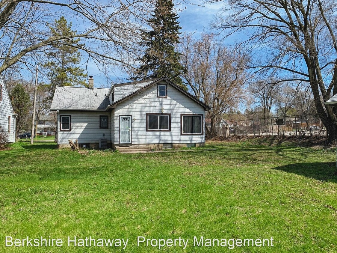 4805 W Mill Rd, Milwaukee, WI 53218 - House Rental in Milwaukee, WI ...