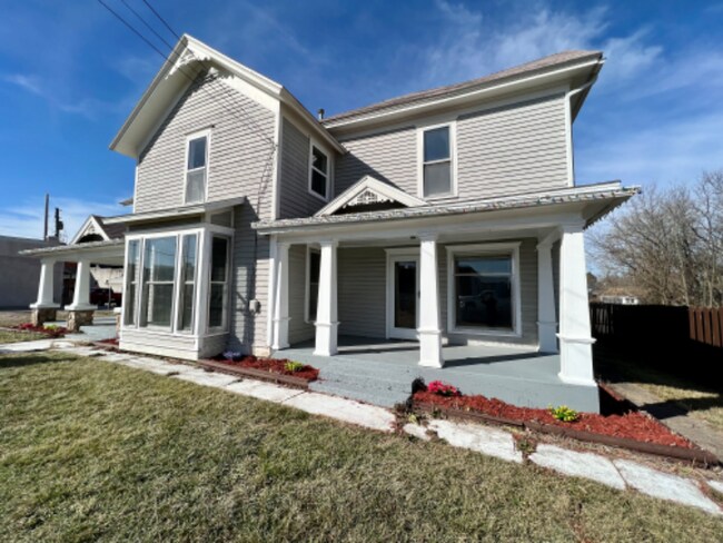 107 W Commercial St, Mansfield, MO 65704 | Apartments.com