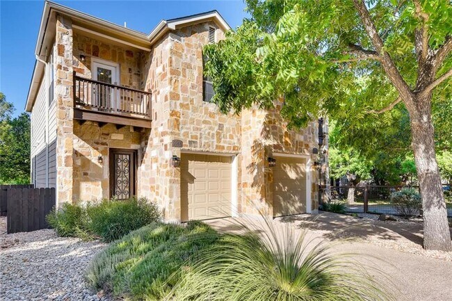 204 Mockingbird Ln W, Austin, TX 78745 - Townhome Rentals in Austin TX ...