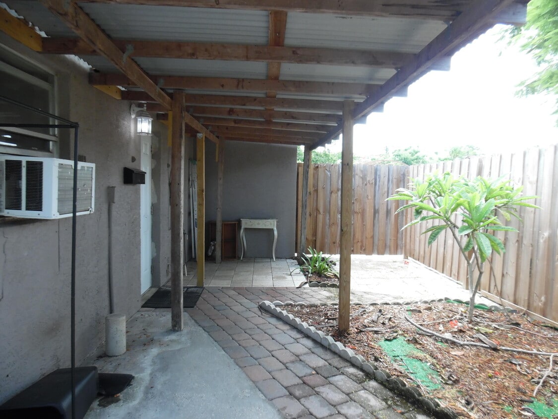 1205 Mathis St, Lake Worth, FL 33461 - Room for Rent in Lake Worth, FL ...