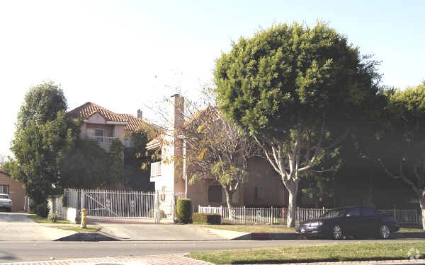 14033 Paramount Apartments - 14033 Paramount Blvd Paramount, CA 90723 ...