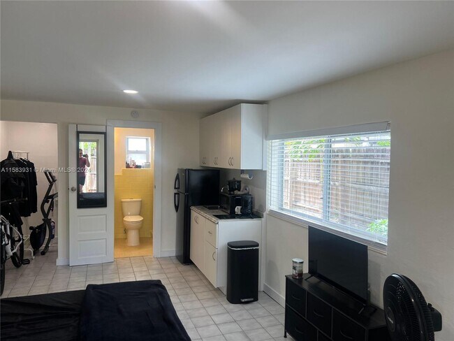 5739 SW 42nd St, Miami, FL 33165 - House Rental in Miami, FL ...