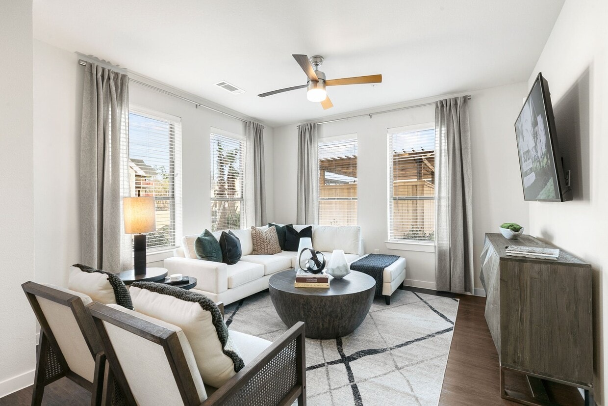 The Sarah at Lake Houston - 17571 W Lake Houston Pky Humble, TX 77346 ...