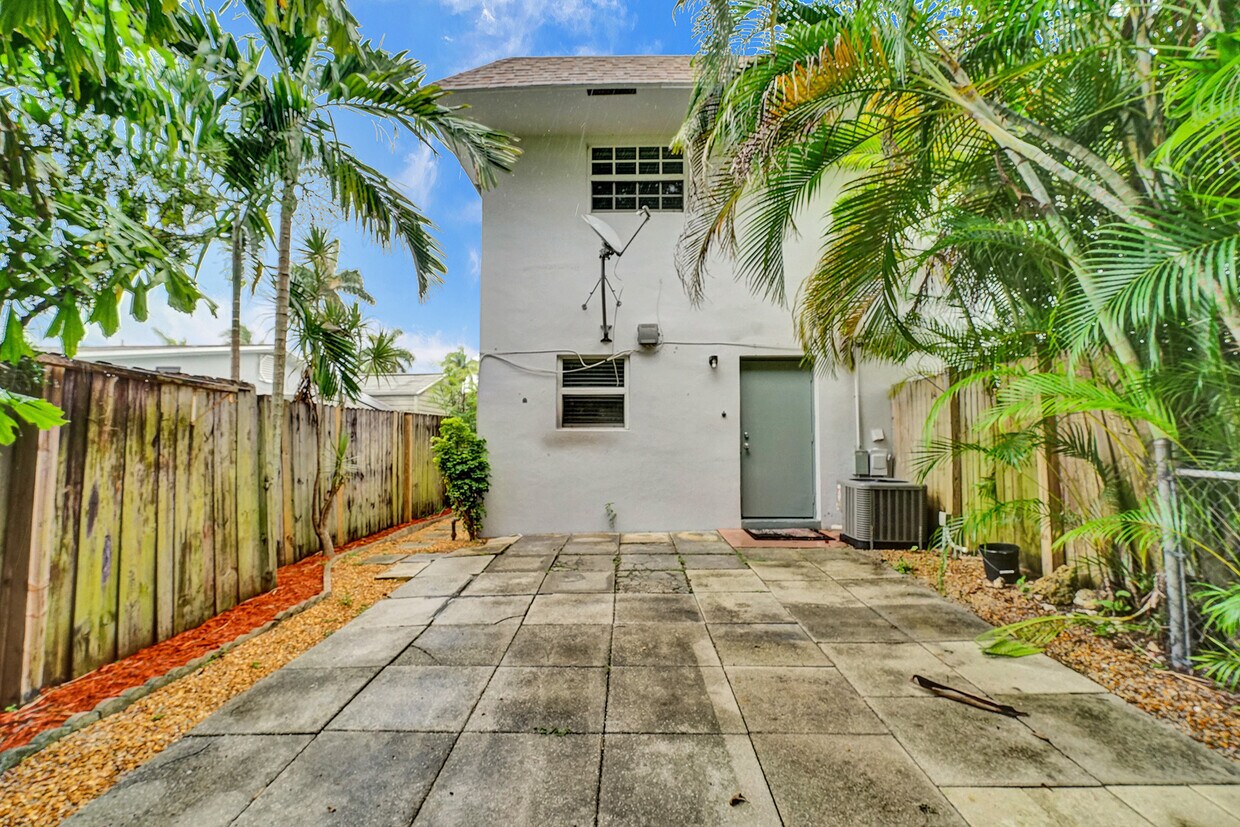 1227 SW 8th Ave, Fort Lauderdale, FL 33315 - Room for Rent in Fort ...