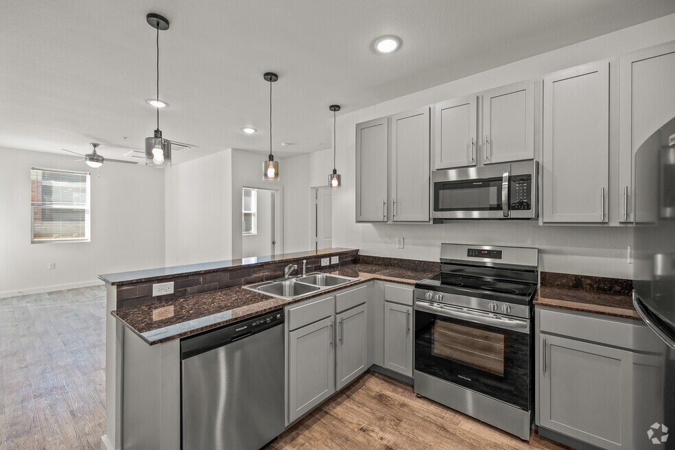 Apartments for Rent with a Walk-In Closet in Lillian TX | Apartments.com