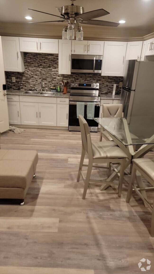 Huntlee Village Apartments for Rent with High Ceilings - New Orleans ...