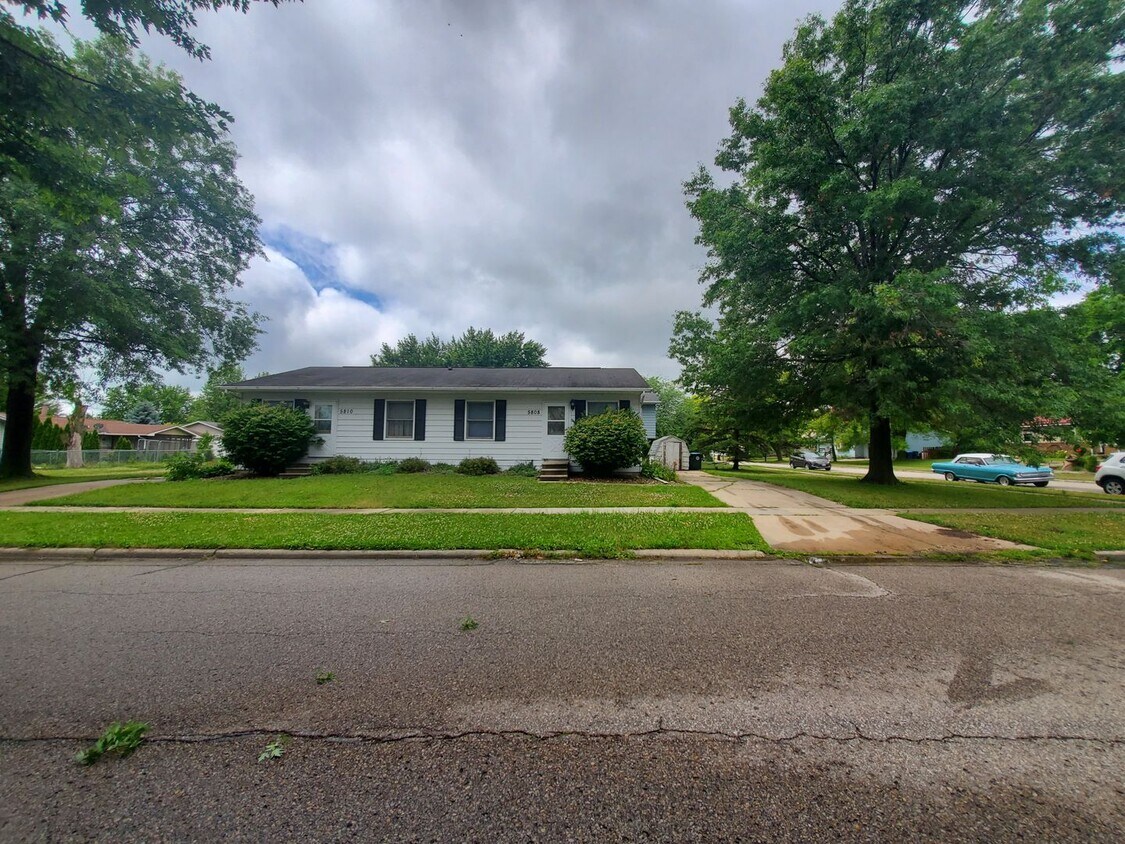 5808-5810 Dahlia Blvd Unit 5808, Waterloo, IA 50701 - Room for Rent in ...