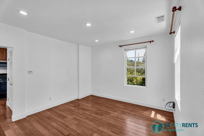 Bernal/St Mary's: Rare Remodeled Cottage w/ Washer/Dryer, Patio ...