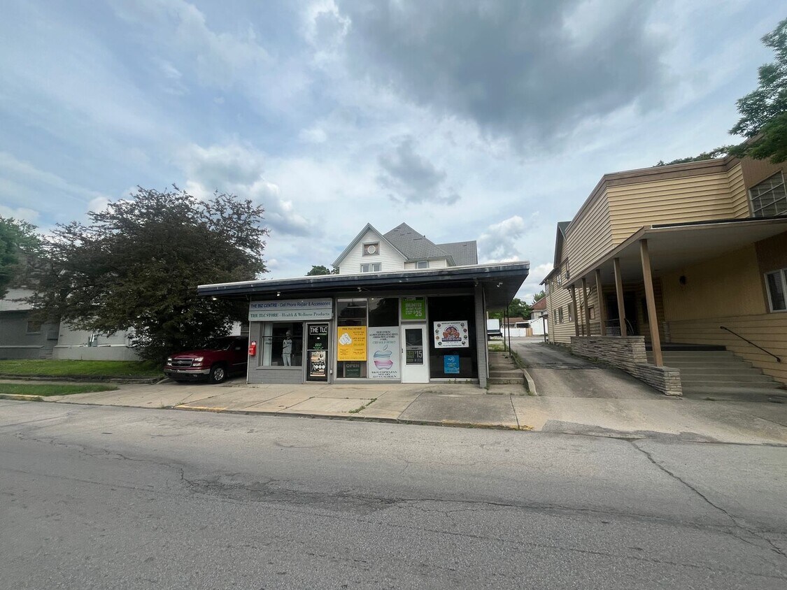 2217 S Calhoun St Unit Apt B, Fort Wayne, IN 46802 - Room for Rent in ...