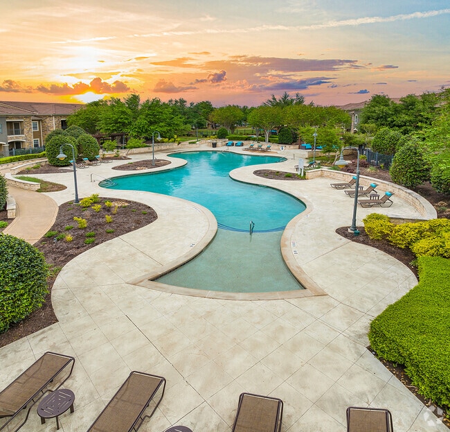 Best Luxury Colonial Grand Apartments for Rent - Round Rock, TX ...