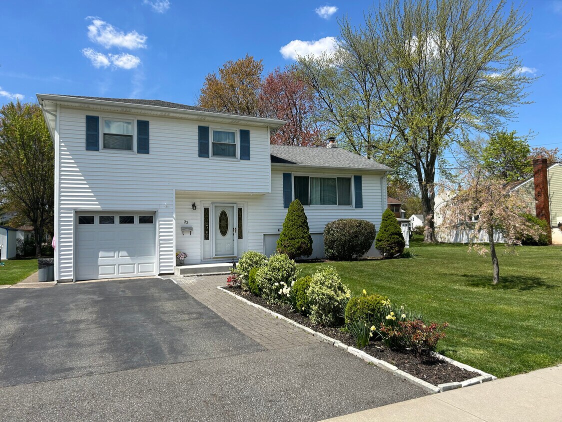 23 Distler Ave, West Caldwell, NJ 07006 - House Rental in West Caldwell ...