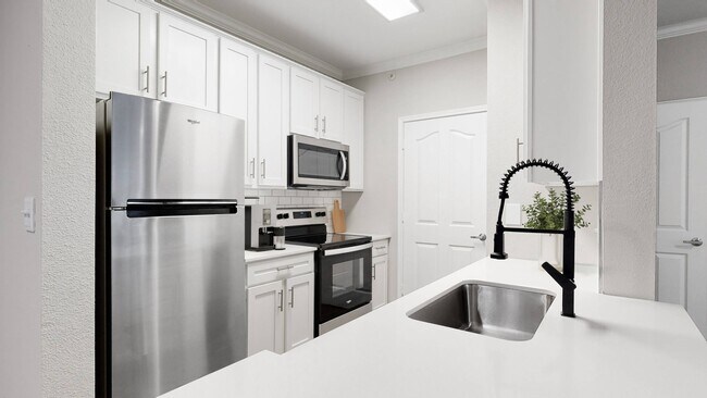 The Pointe at Vista Ridge Apartments - Apartments at 2701 MacArthur ...