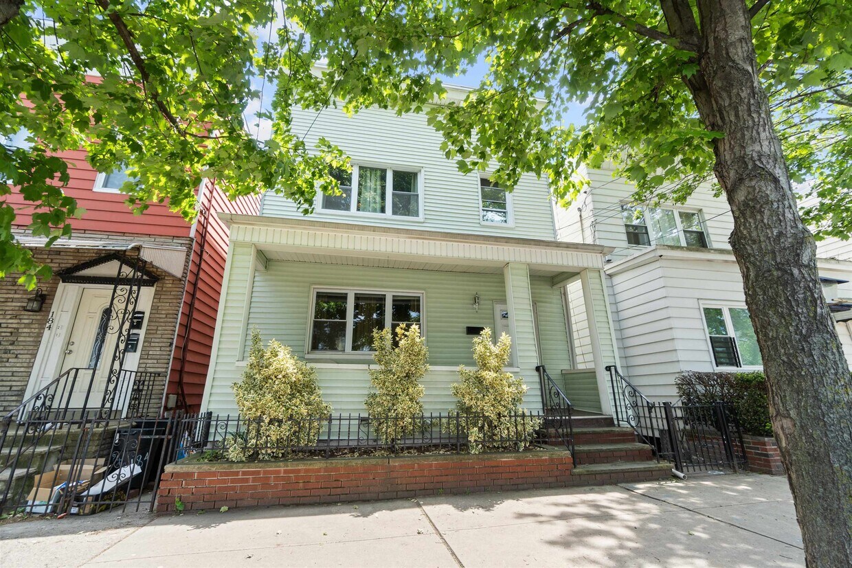 182 Avenue F Unit 1, Bayonne, NJ 07002 - Condo for Rent in Bayonne, NJ ...