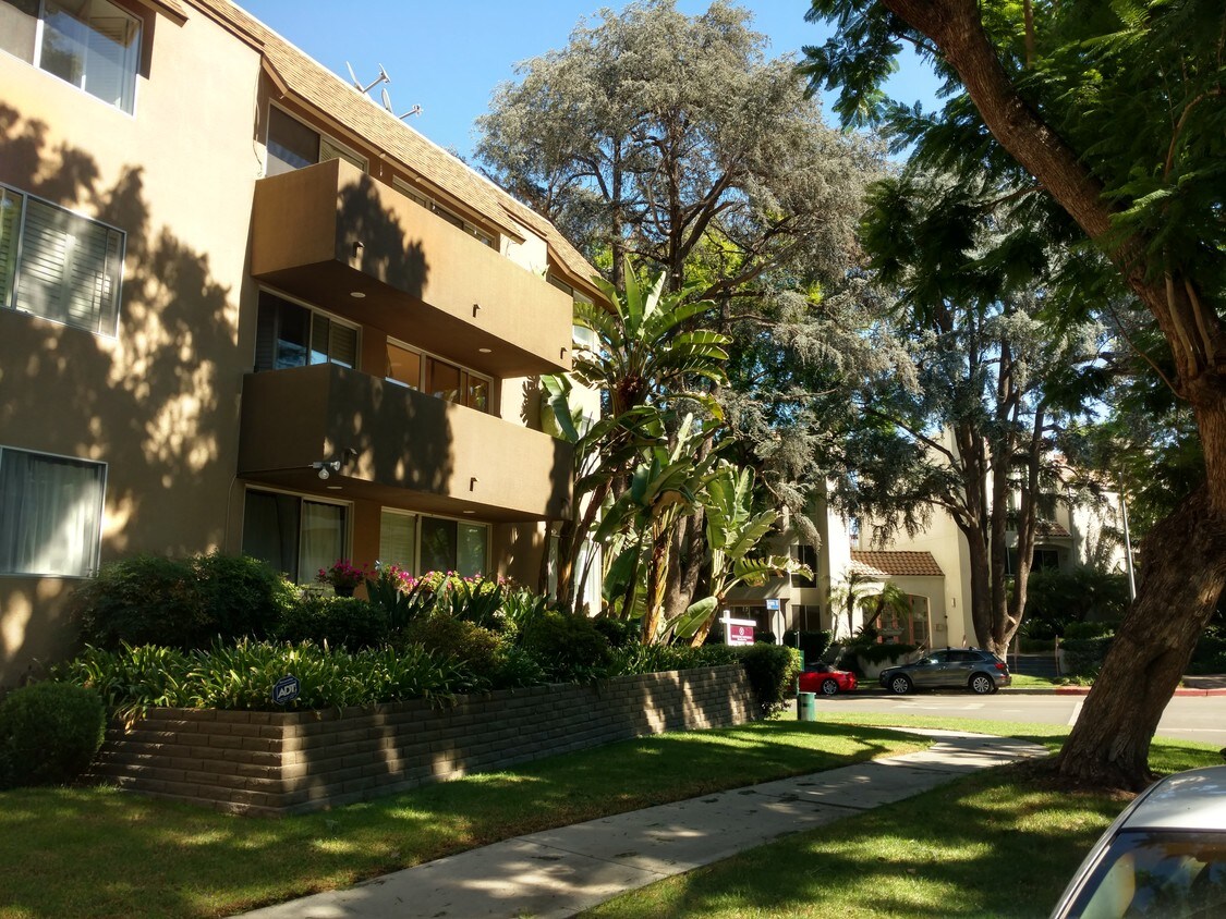 14141 Dickens St, Los Angeles, CA 91423 - Condo for Rent in Los Angeles ...