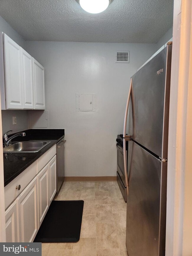 4141 N Henderson Rd Unit 214, Arlington, VA 22203 - Room for Rent in ...