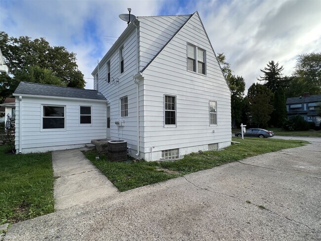 3328 Sophia St, Wayne, MI 48184 - House Rental in Wayne, MI ...
