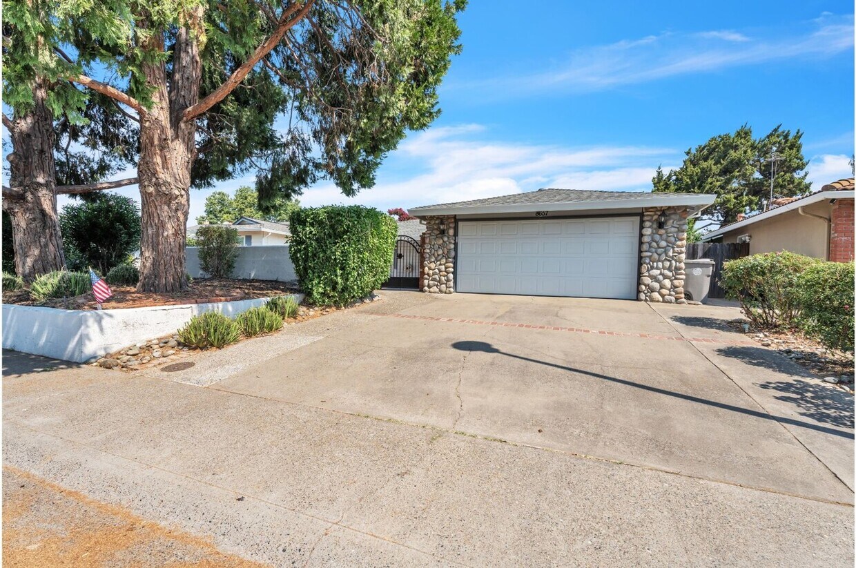 8657 Fallbrook Way, Sacramento, CA 95826 - House Rental in Sacramento ...