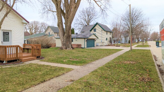 407 E Grundy Ave, Conrad, IA 50621 | Apartments.com