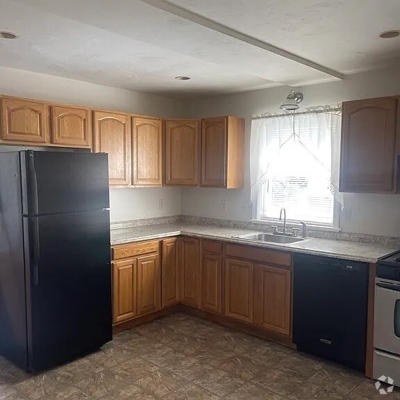 Rollstone Hill Houses for Rent with High Ceilings - Fitchburg, MA