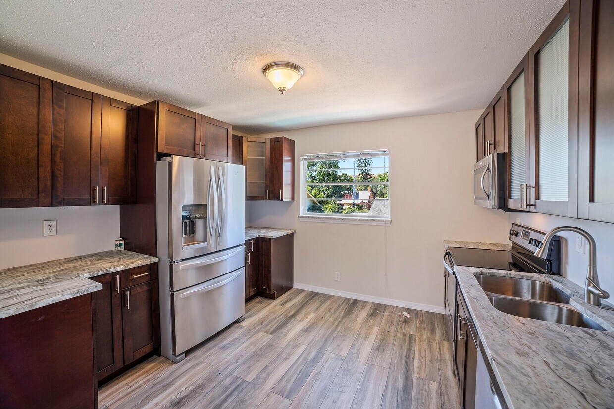 216 Ocean Breeze Unit Penthouse, Lake Worth, FL 33460 - Room for Rent ...