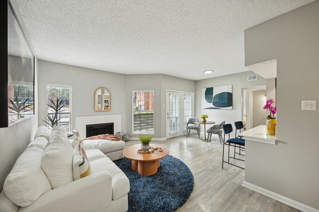 Apartments for Rent with High Ceilings Near Plantation Springs ...