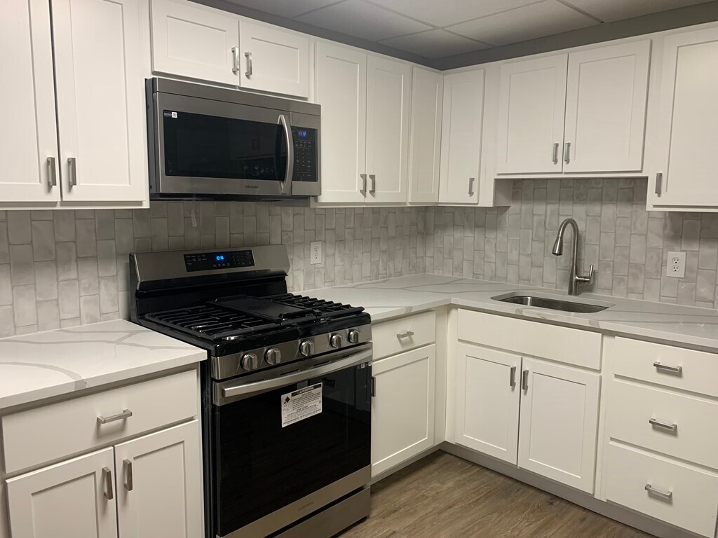 3652 N Main St Unit 1, Fall River, MA 02720 - Condo for Rent in Fall ...