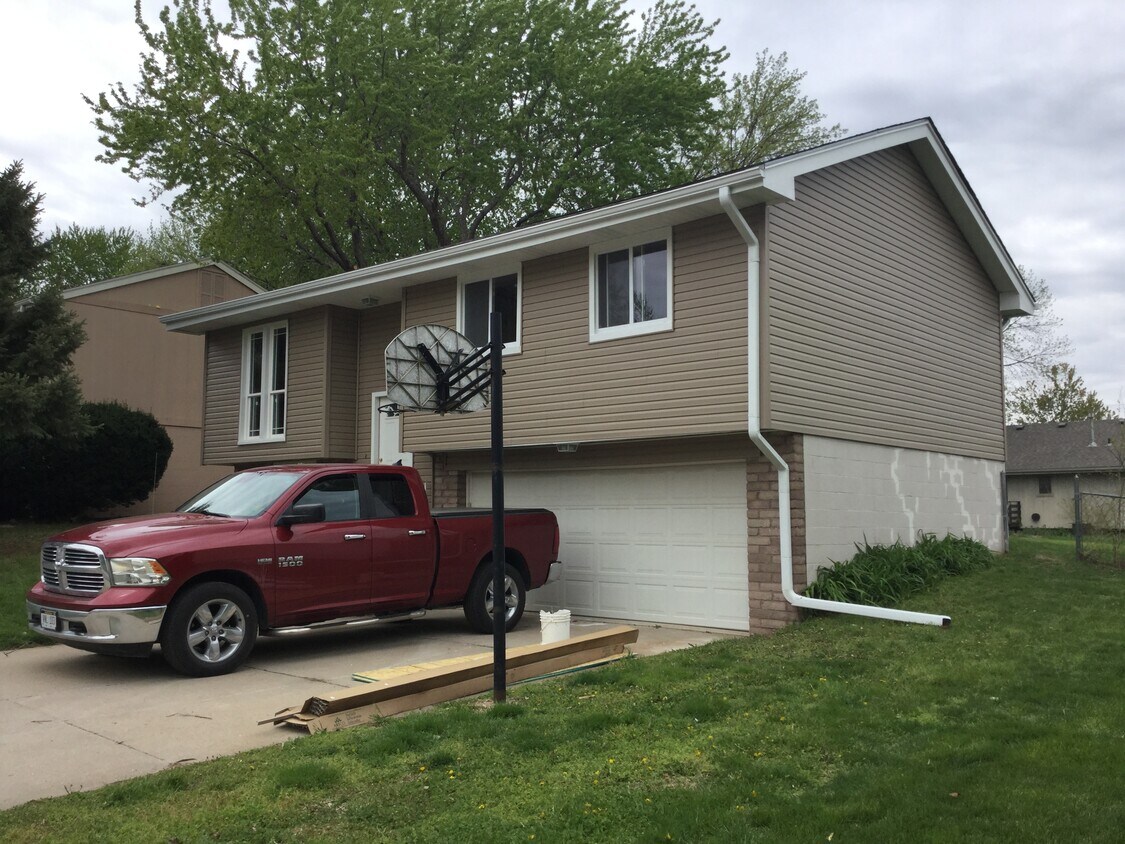 14020 Barretts Dr, Omaha, NE 68138 - House Rental in Omaha, NE ...